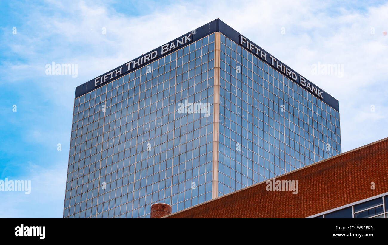 Fifth third bank building in hi-res stock photography and images - Alamy