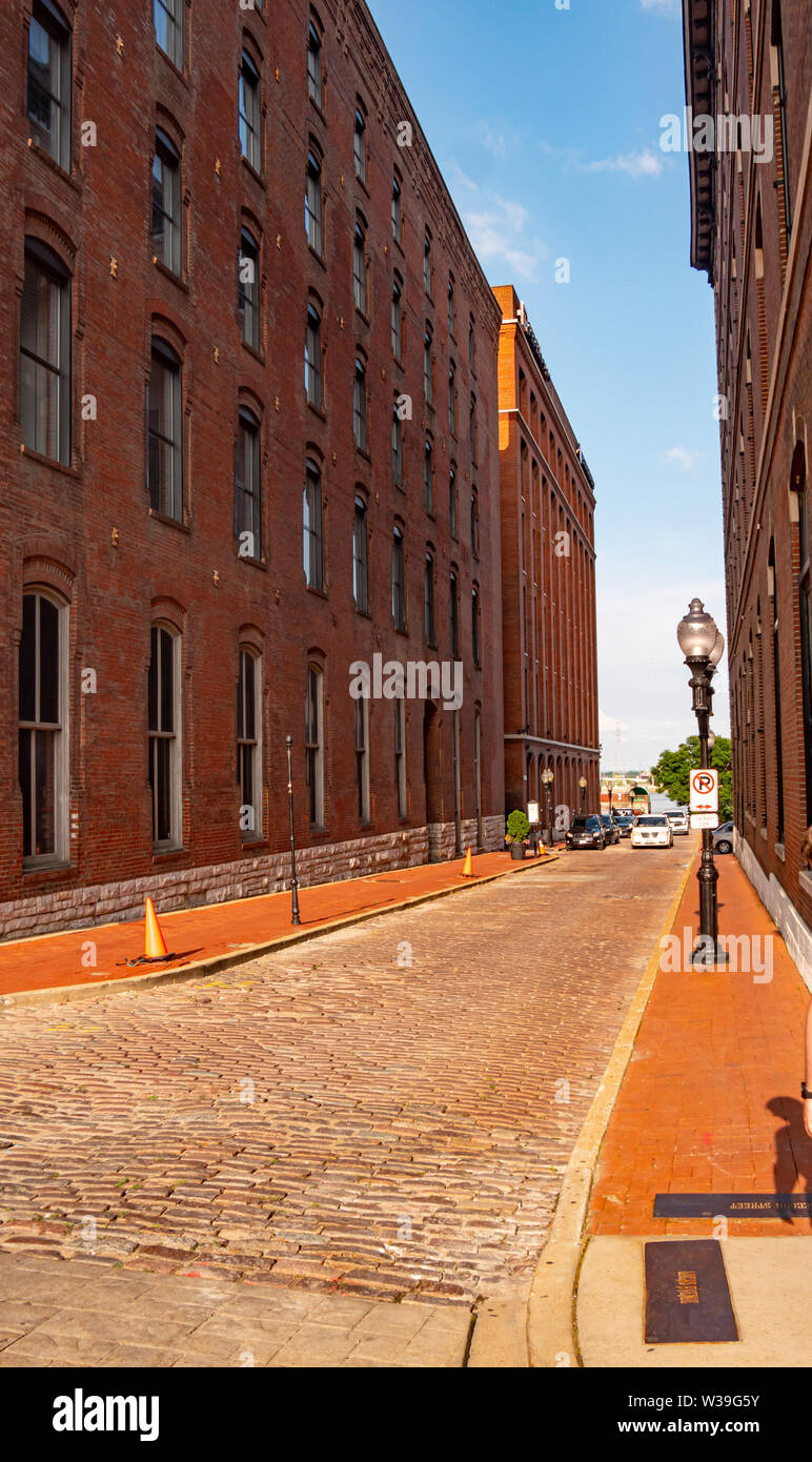 St Louis Laclede's Landing High Resolution Stock Photography and Images ...