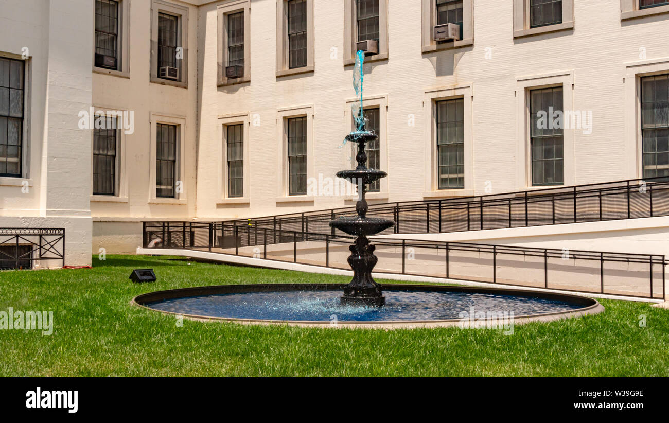 Fountain in downtown st louis hi-res stock photography and images - Alamy