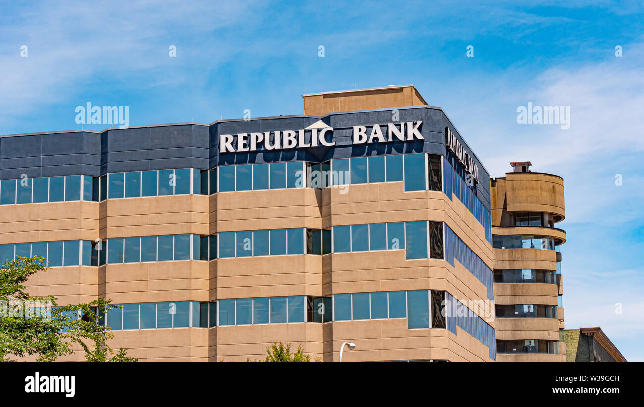 Republic Bank in Louisville - LOUISVILLE, USA - JUNE 14, 2019 Stock ...