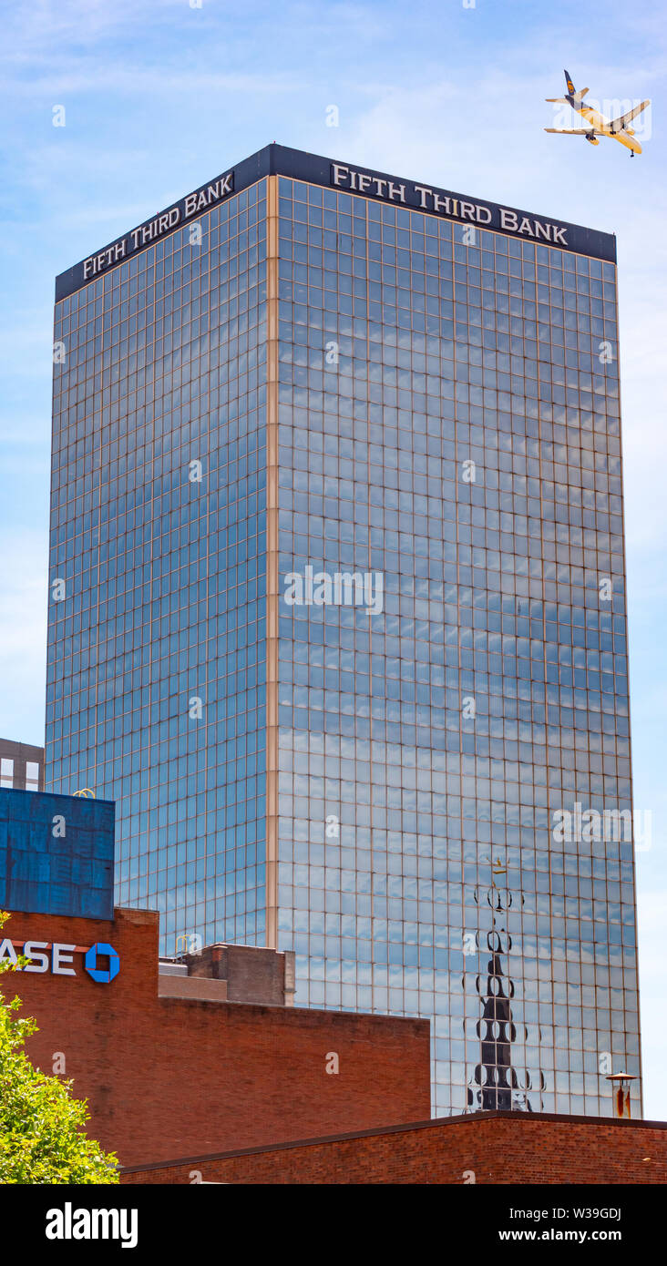 Fifth third bank building in hi-res stock photography and images - Alamy