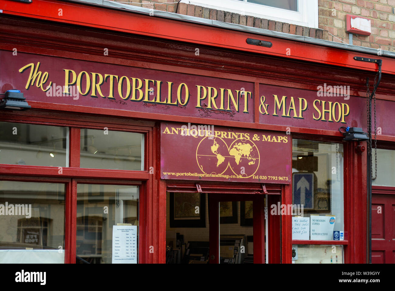 Entrance of a vintage shop in Portobello Road Market Stock Photo - Alamy