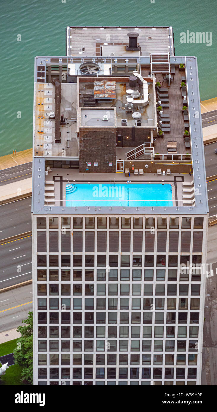 Roof Top Pool in Chicago - CHICAGO, USA - JUNE 11, 2019 Stock Photo - Alamy