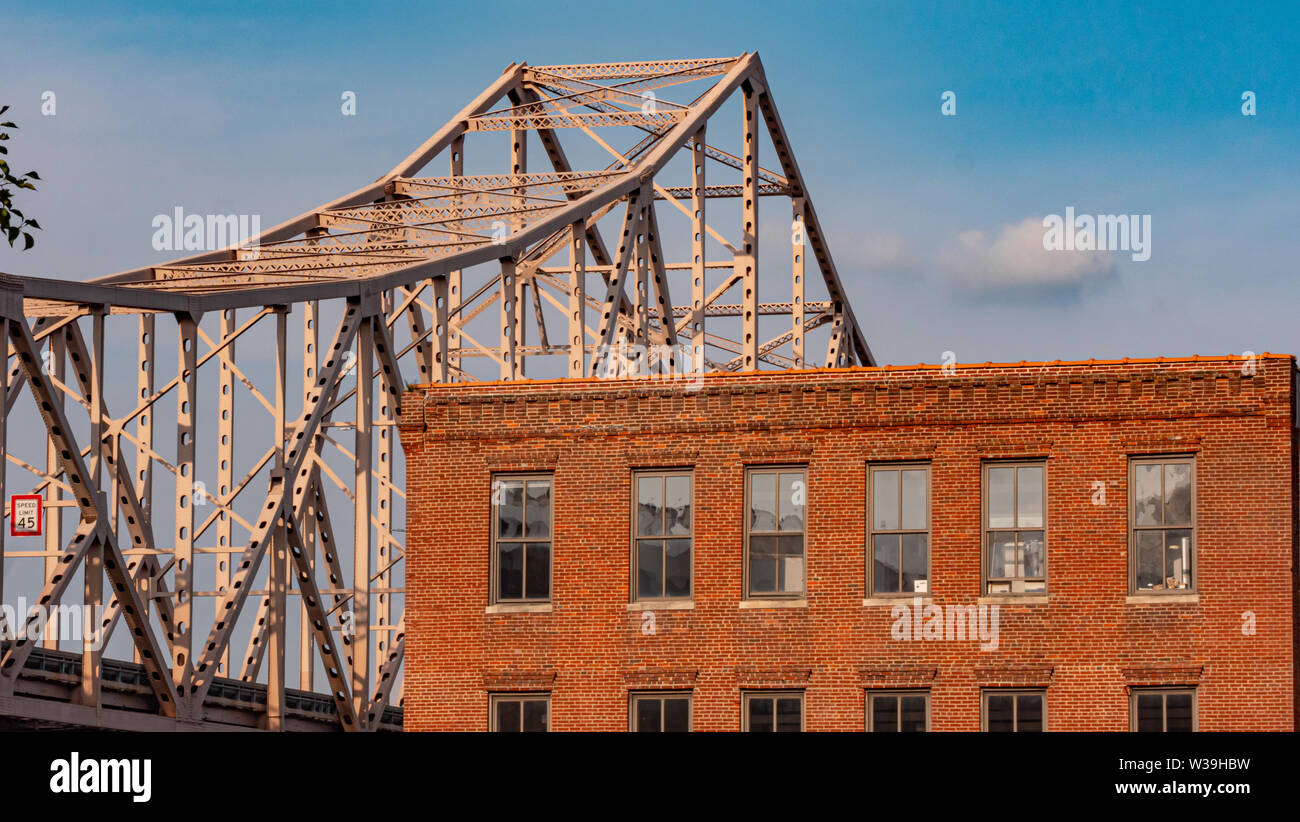 Martin Luther King Bridge in St Louis - SAINT LOUIS. USA - JUNE 19 ...