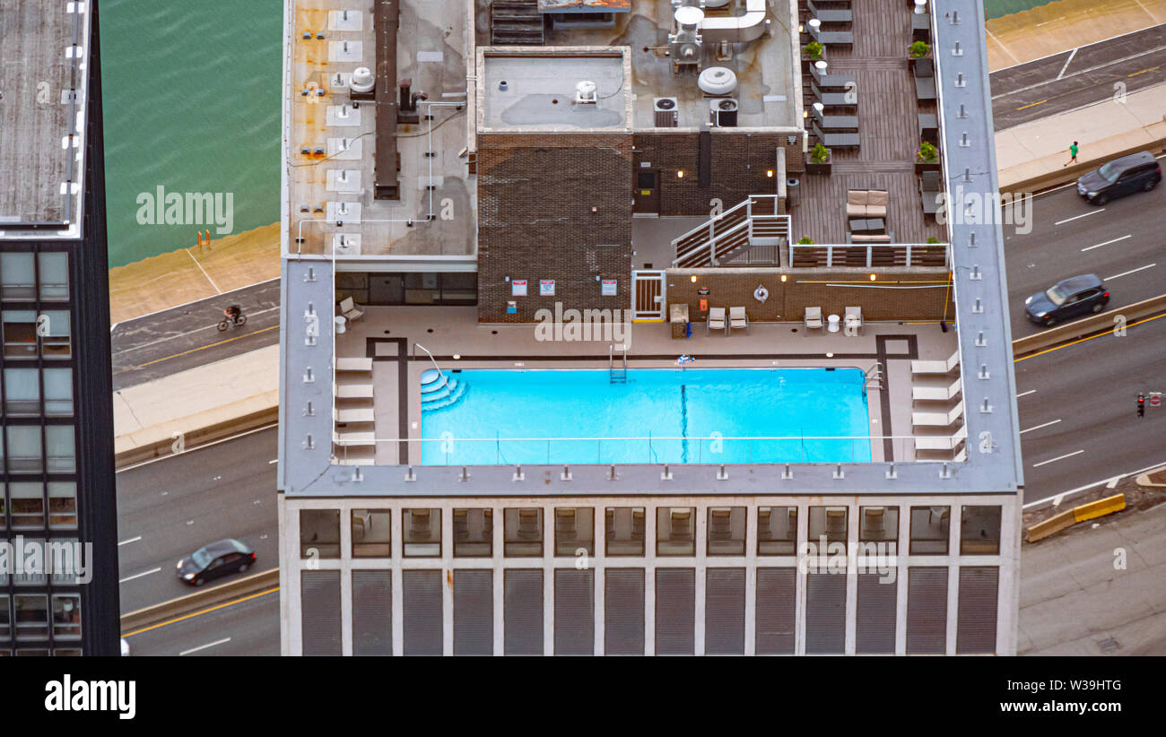 Roof Top Pool in Chicago - CHICAGO, USA - JUNE 11, 2019 Stock Photo - Alamy
