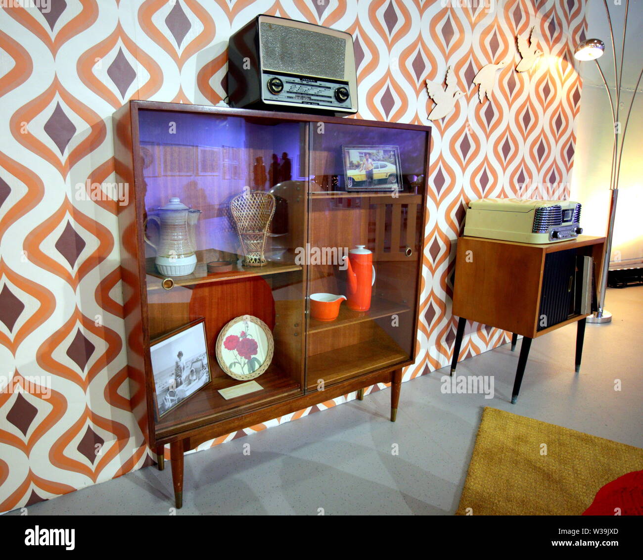 1960s tv set hi-res stock photography and images - Alamy