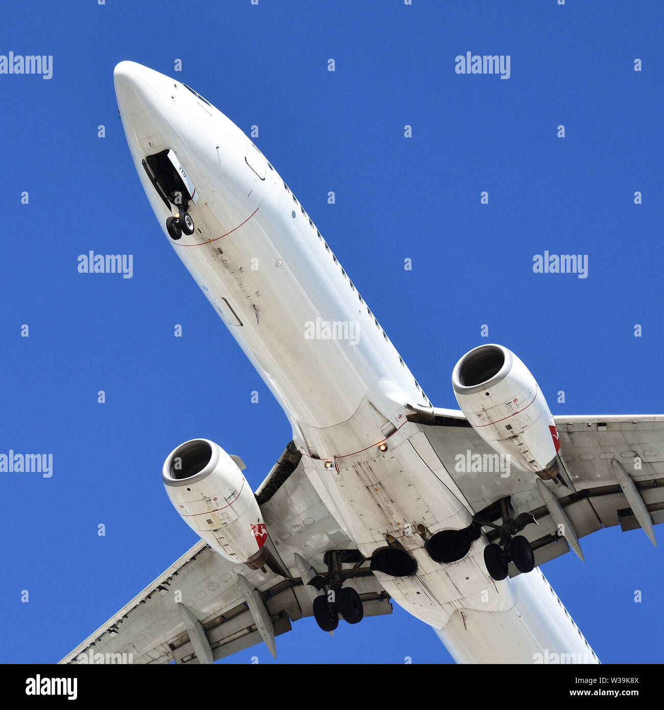 Perth airport hi-res stock photography and images - Alamy