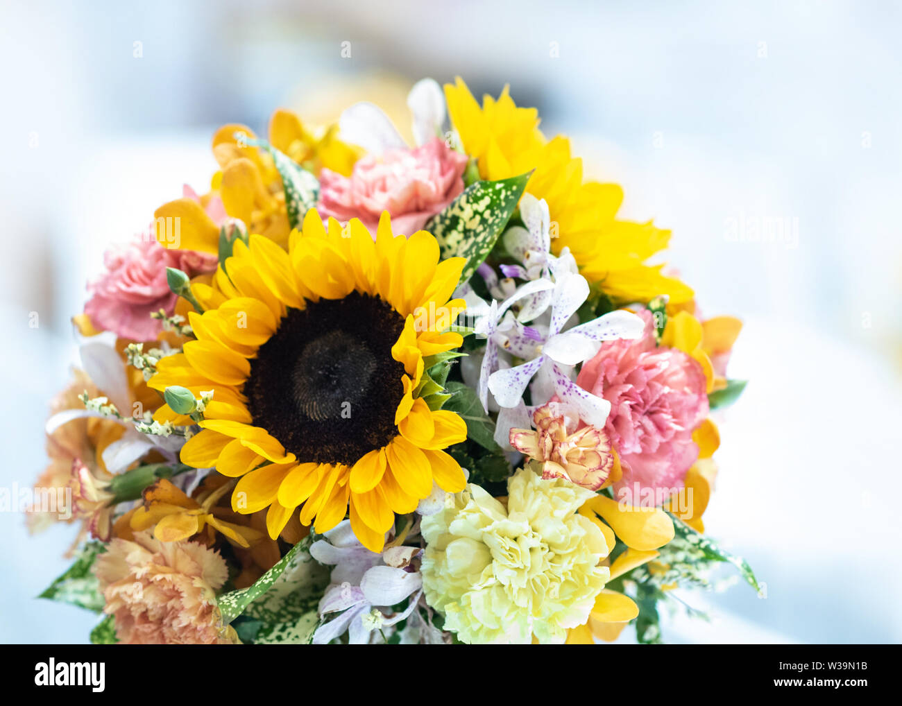 Beautiful bouquet of flowers colorful, flower decoration, Floral ...