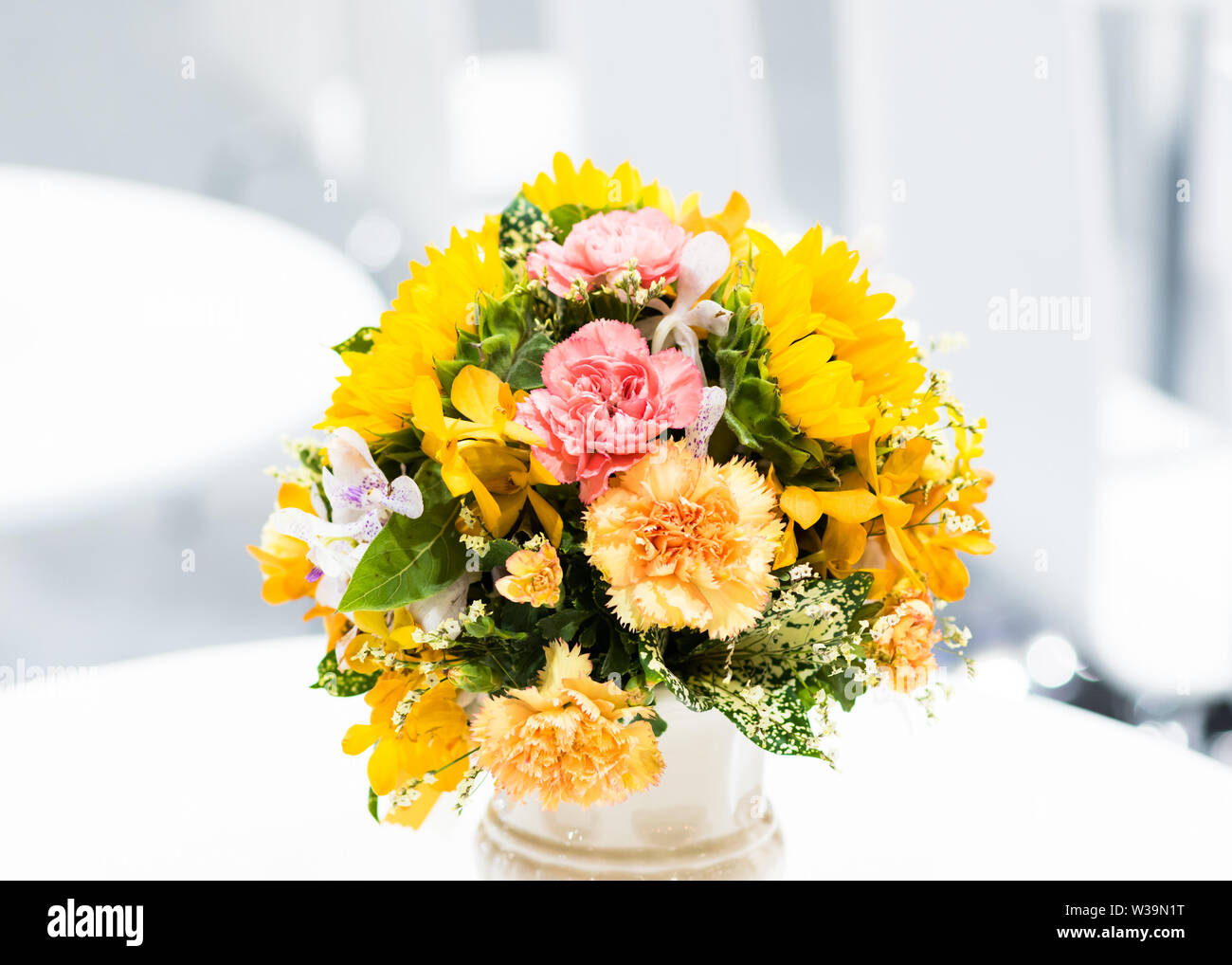 Beautiful bouquet of flowers colorful, flower decoration, Floral ...