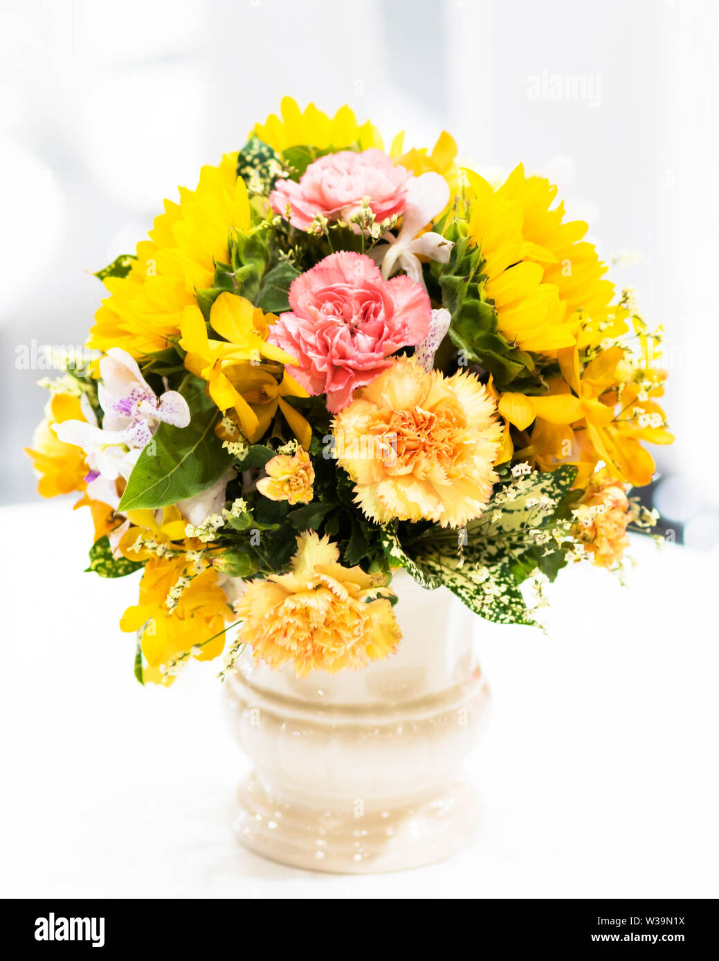 Colorful flower decoration hi-res stock photography and images - Alamy