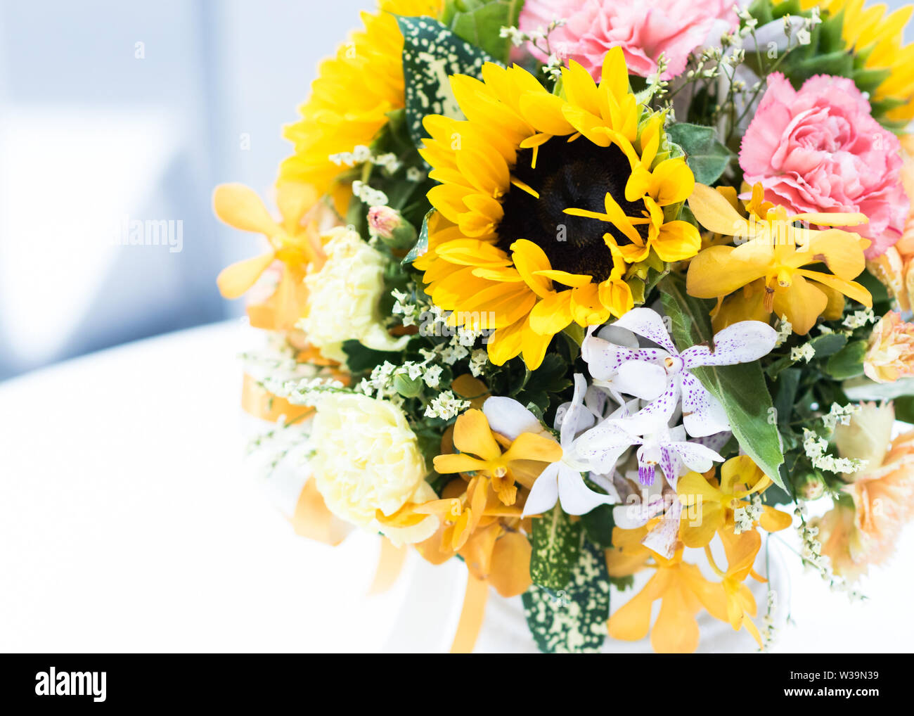 Beautiful bouquet of flowers colorful, flower decoration, Floral ...