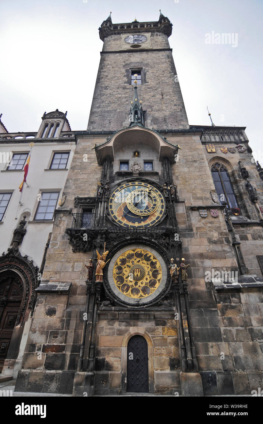 Orloj astronomical clock old town hi-res stock photography and images ...