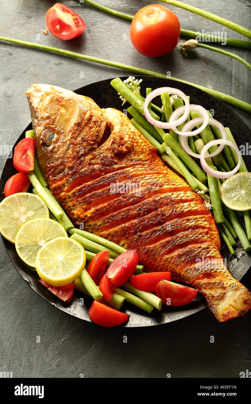 Fish served with salad hi-res stock photography and images - Alamy