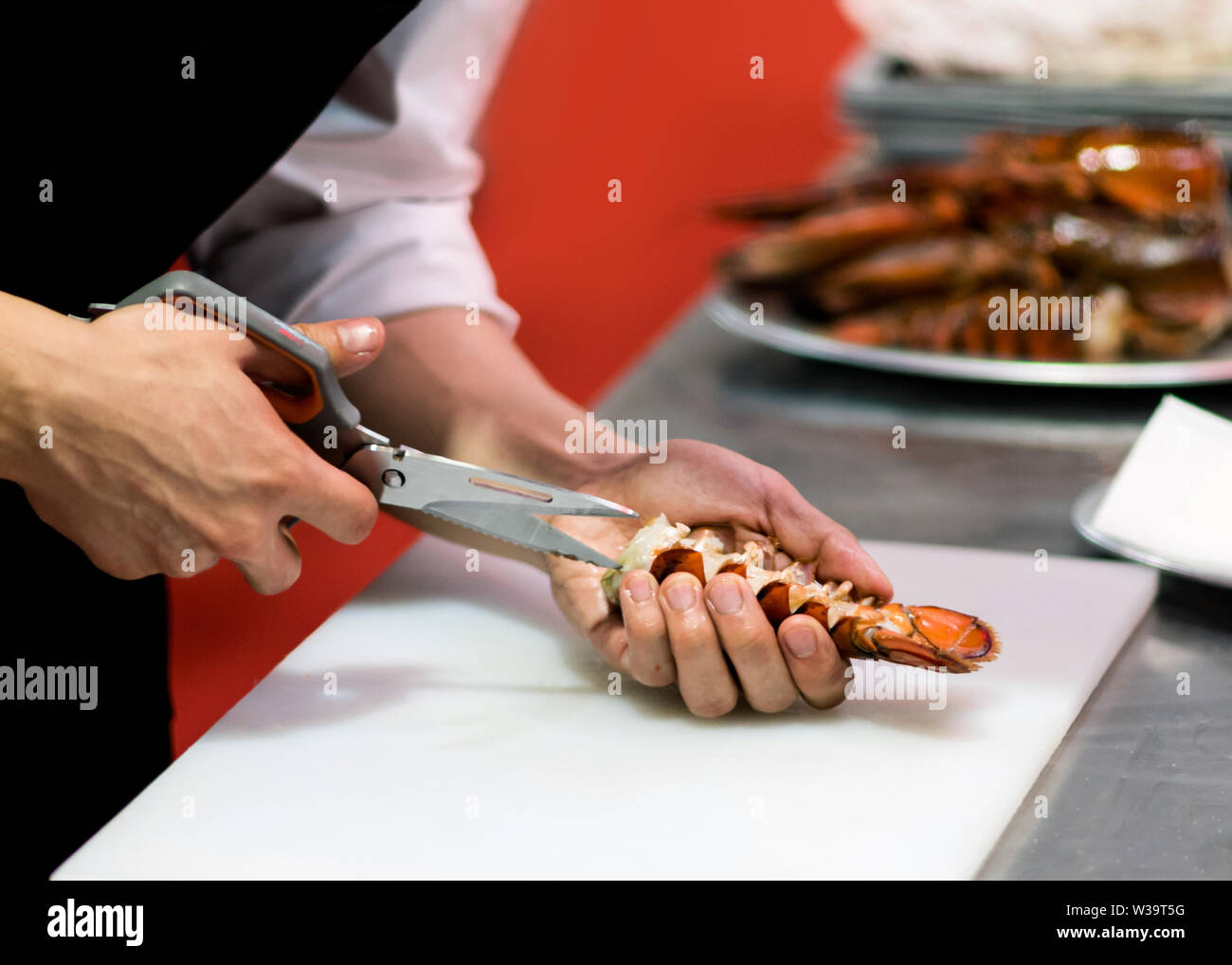 chef cutting lobster on kitchen, Chef cooking lobster Stock Photo - Alamy