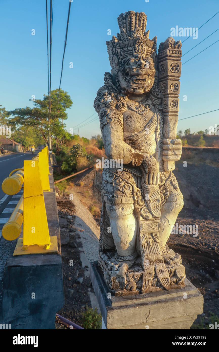 Edge image statue hi-res stock photography and images - Alamy