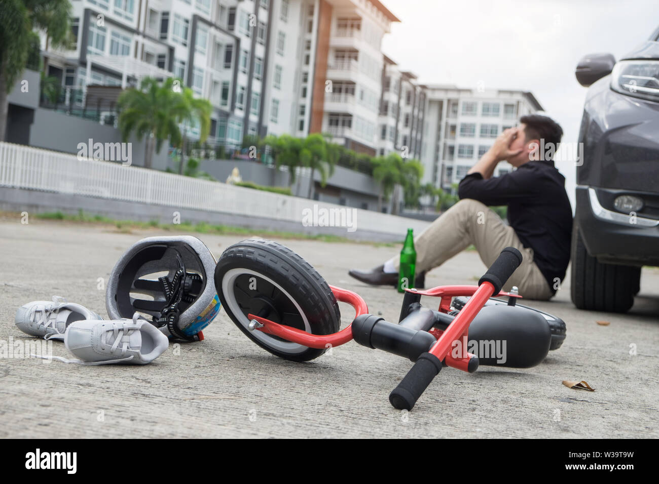 Drunken drive car crash bottle hi-res stock photography and images - Alamy