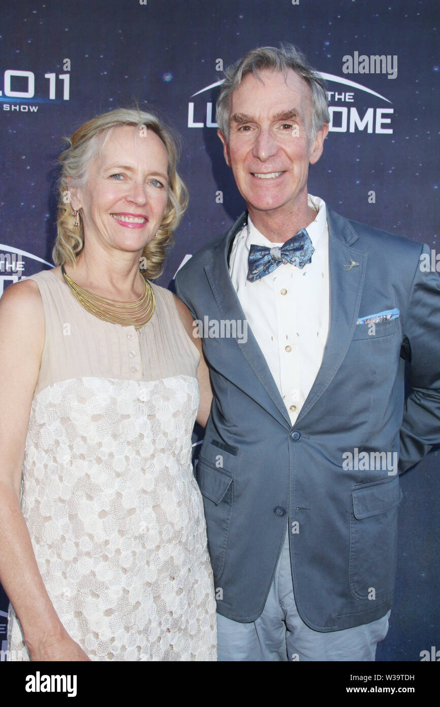 Opening night red carpet background hi-res stock photography and images ...