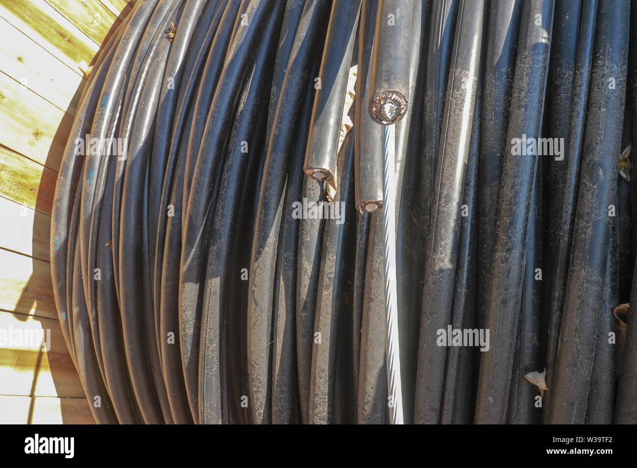 Wood electric cable drum background hi-res stock photography and images ...