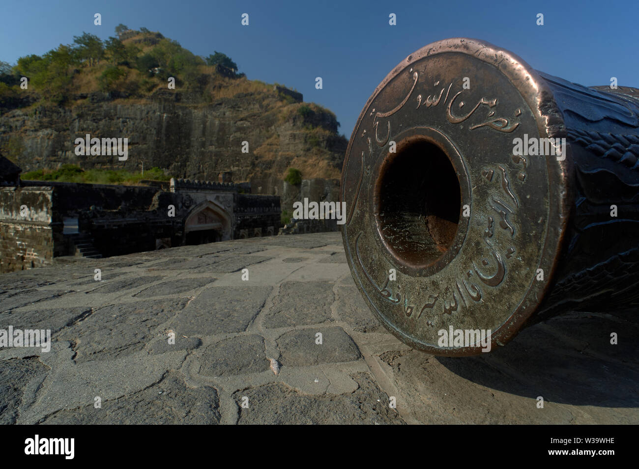 11-nove-2011 Mendha Tope ( Cannon ) Daulatabad, also known as Devagiri ...