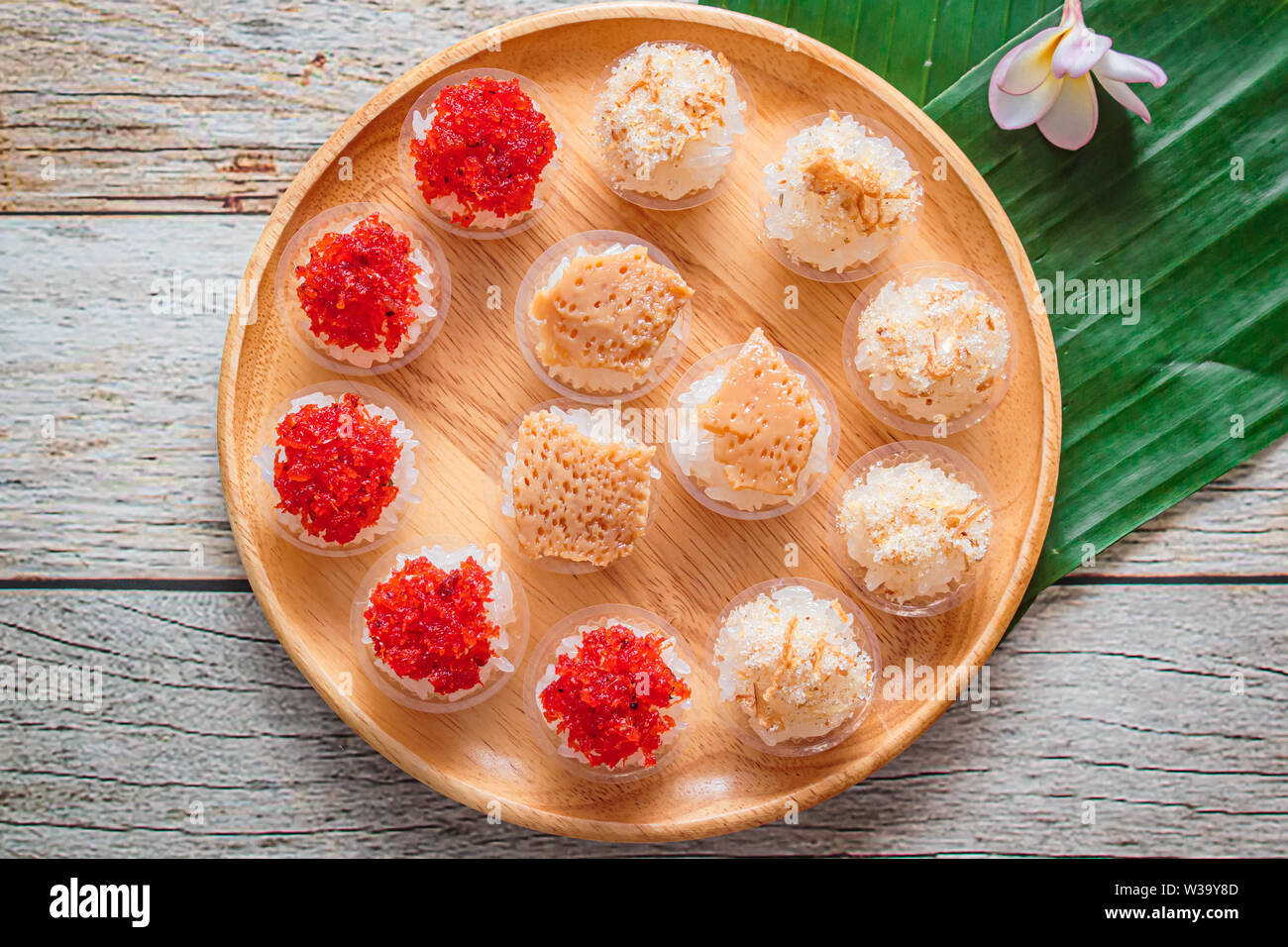 Sweet sticky rice with thai custard, Sweet sticky rice with shrimp ...