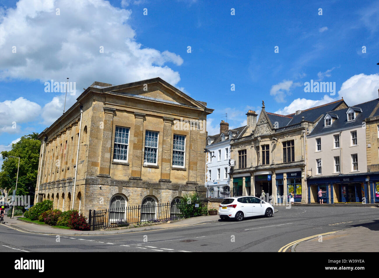 Chipping norton town centre hi-res stock photography and images - Alamy