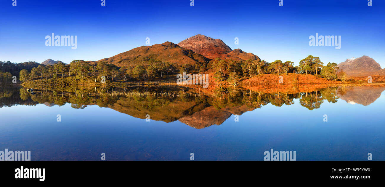 The inverpolly nature reserve in northern Scotland. Autumn panorama ...