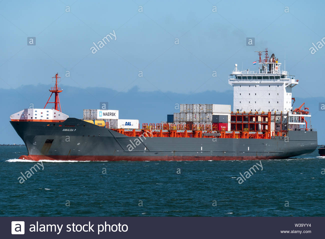 Feeder Container Vessel Stock Photos & Feeder Container Vessel Stock ...