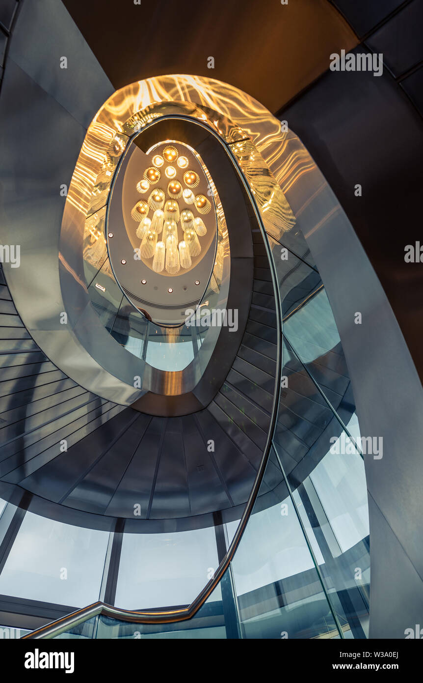 Inside the Burj Khalifa building, we see all sorts of beauties, spirals ...
