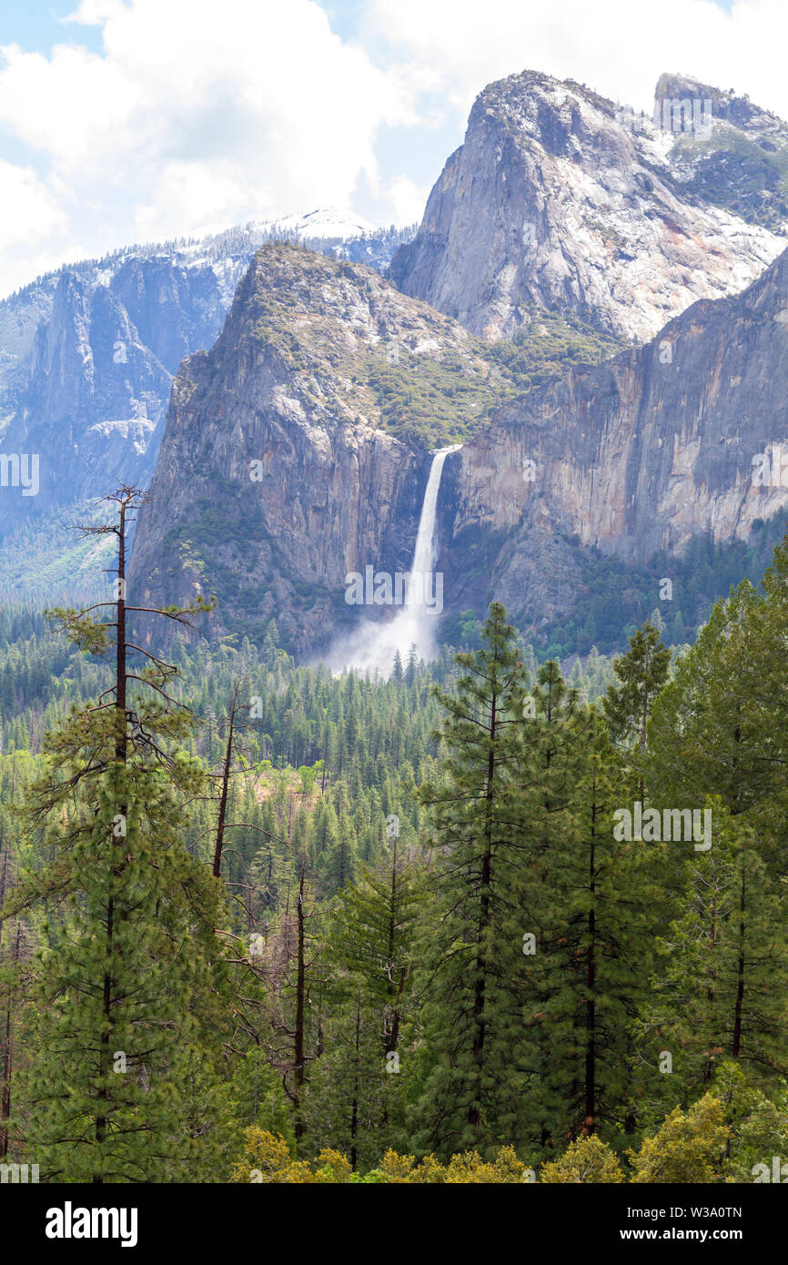 Tunnel view in yosemite national park hi-res stock photography and ...