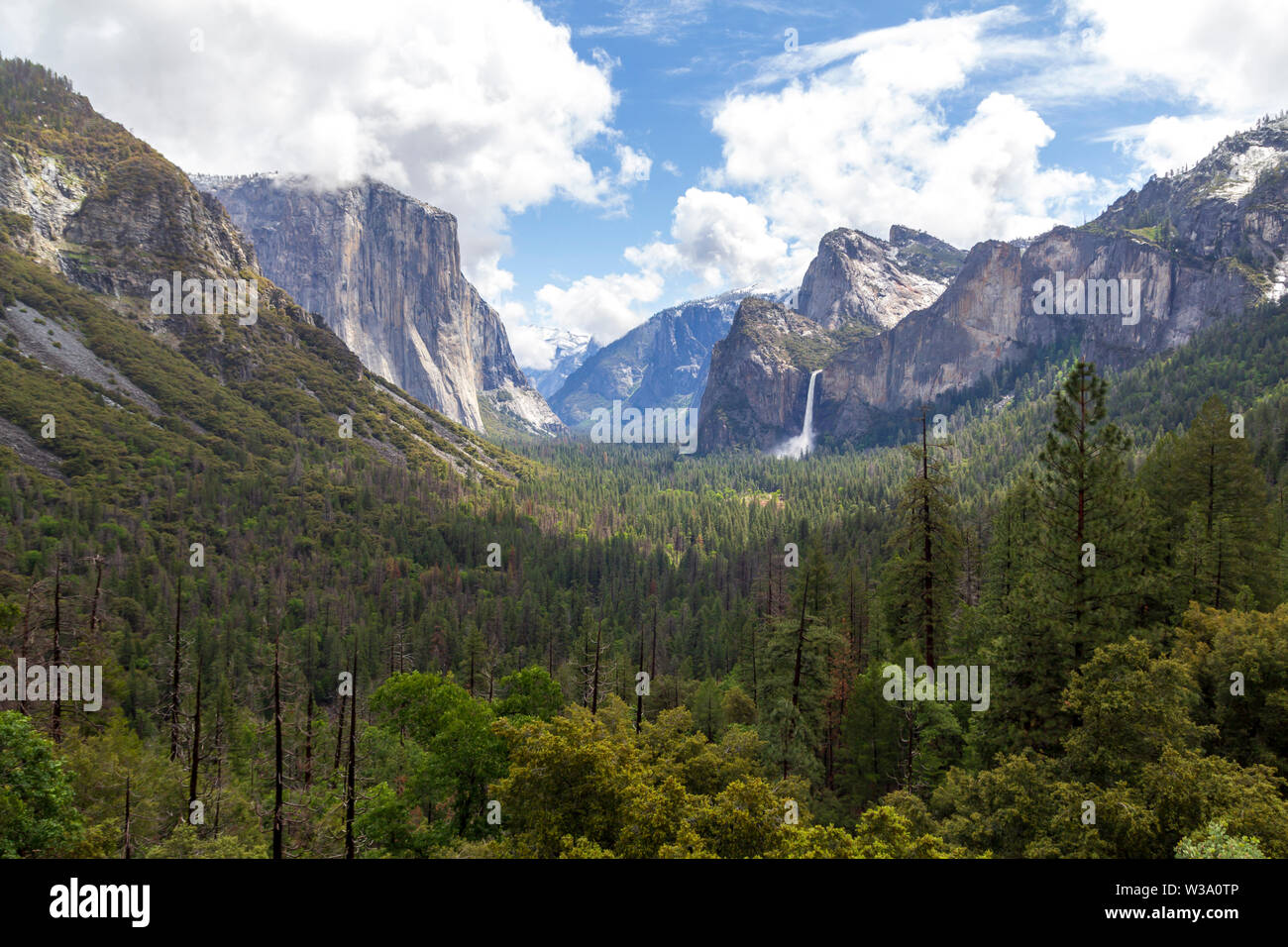 View upper yosemite waterfall hi-res stock photography and images - Alamy