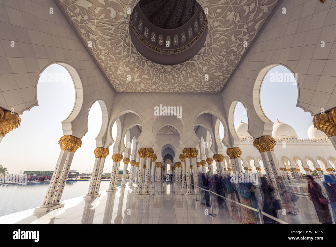 About luxury and opulence, about the Great Mosque of the Emirates ...