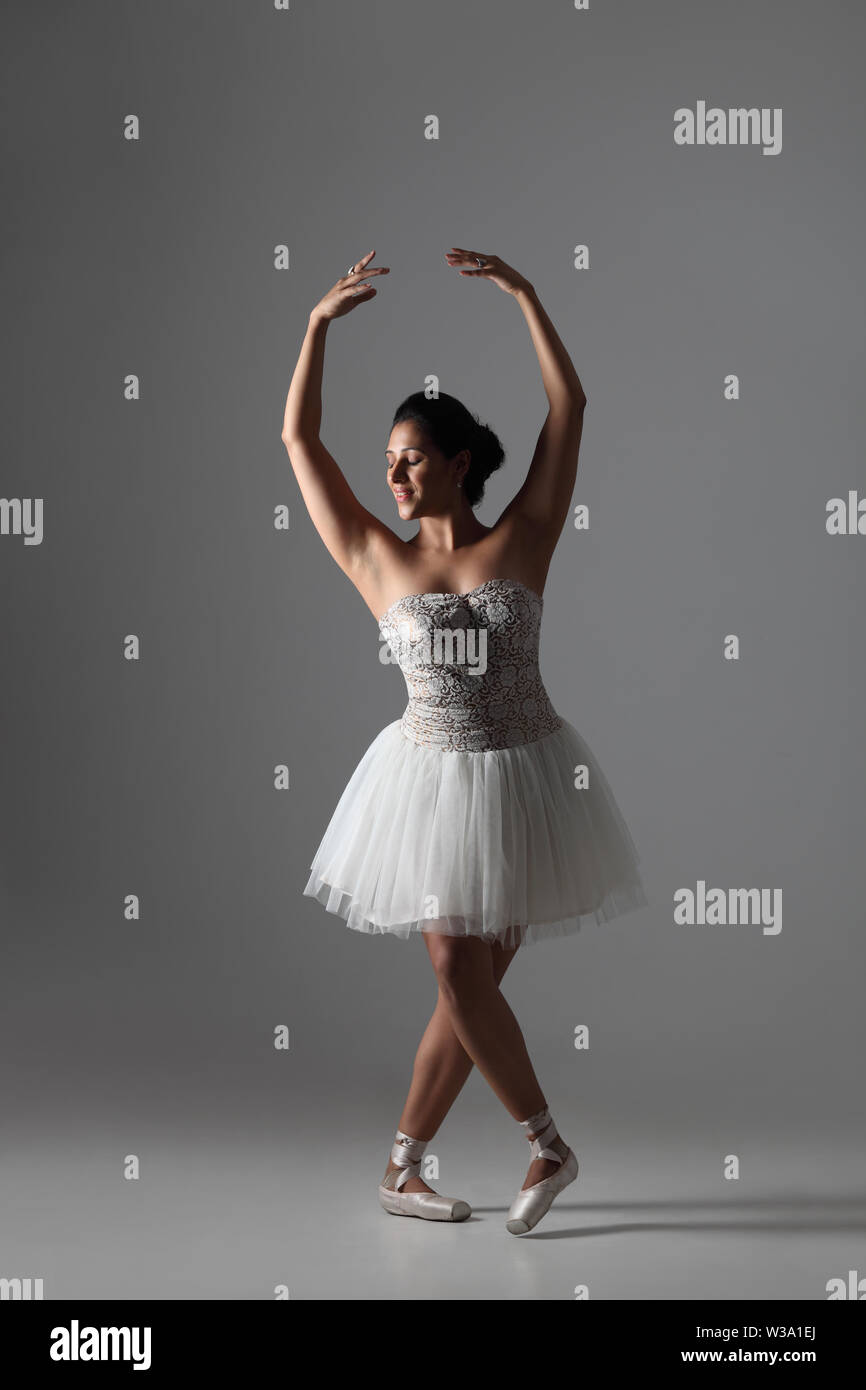Ballet dancer performing dance Stock Photo - Alamy