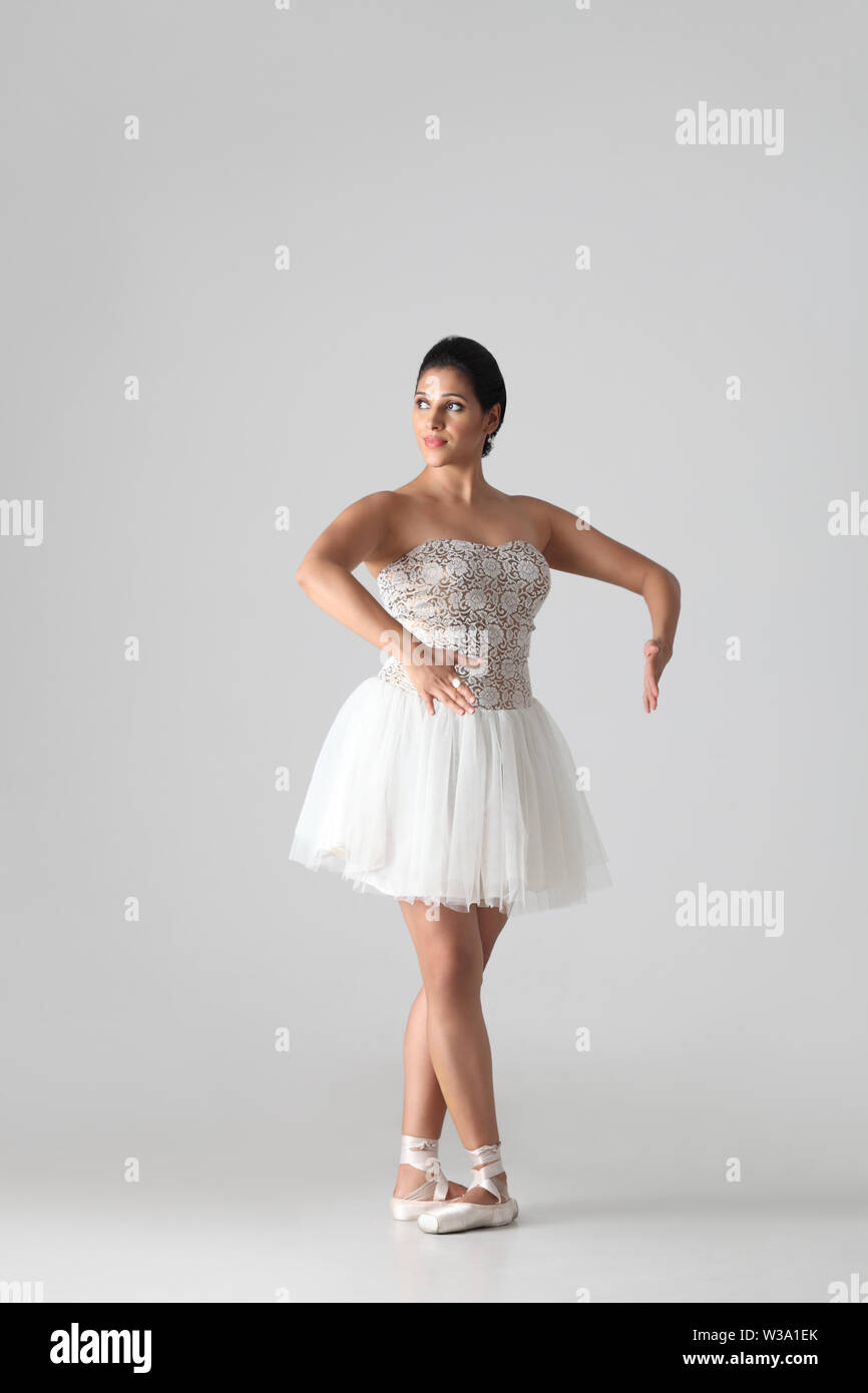 Indian ballet dancer performing dance Stock Photo - Alamy