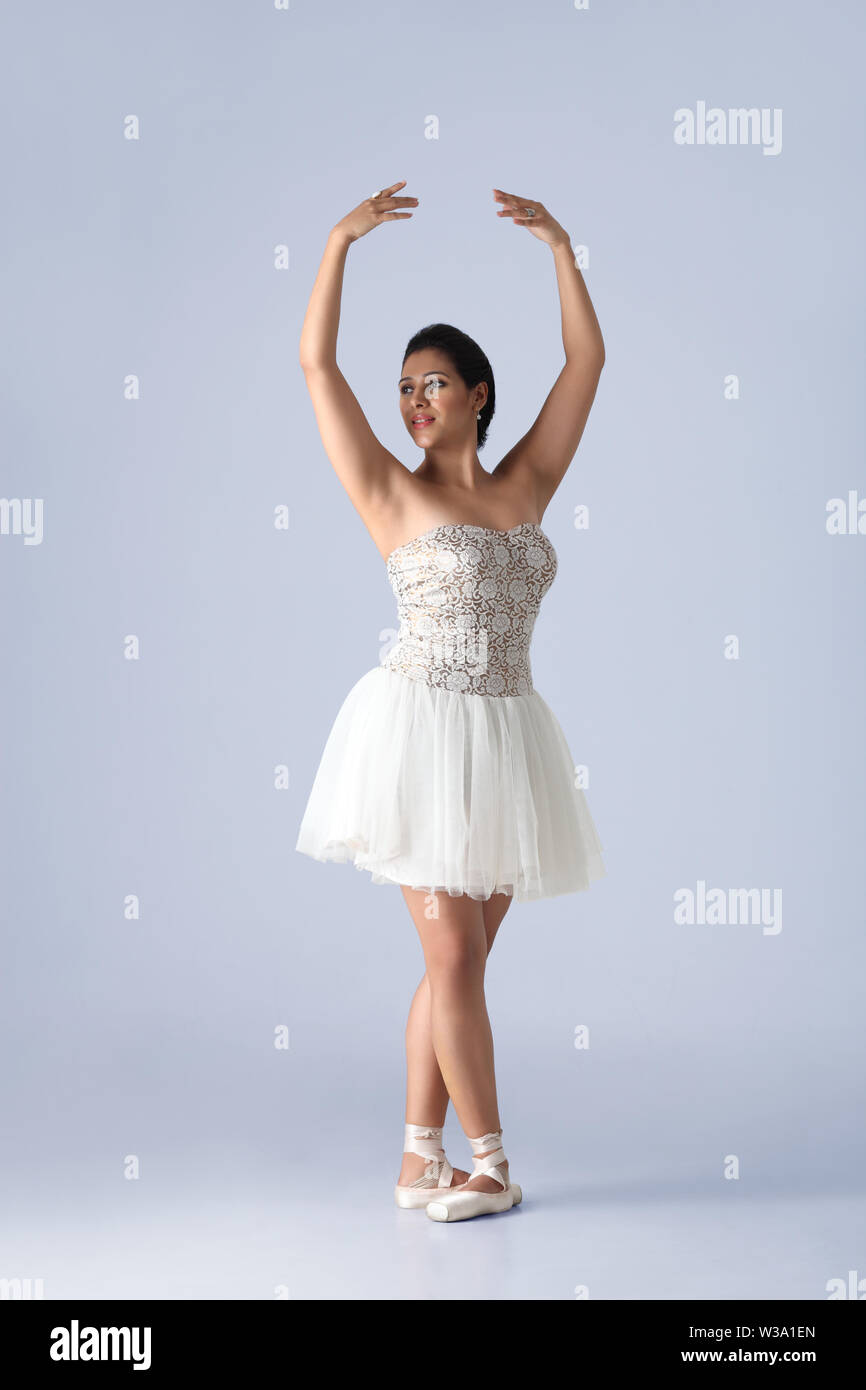 Ballet dancer performing dance Stock Photo - Alamy