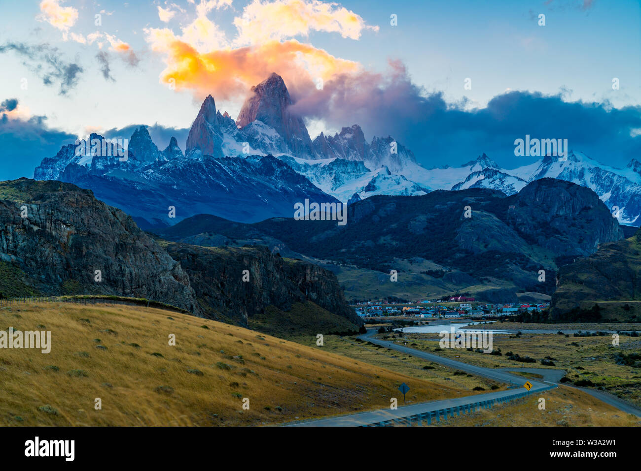 Mount fitz roy road hi-res stock photography and images - Alamy