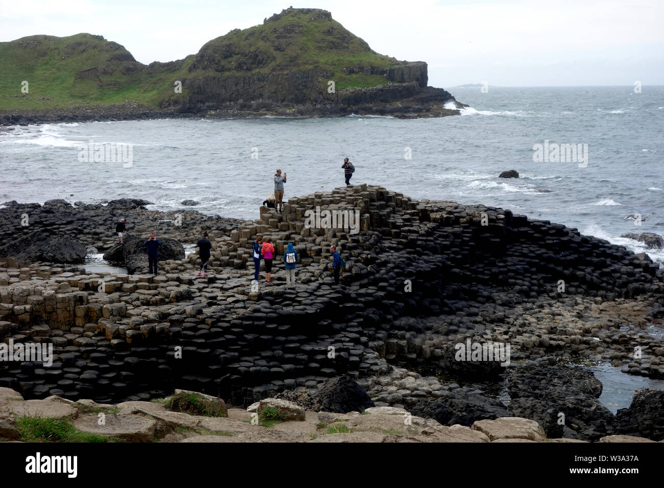 Black basalt columns hi-res stock photography and images - Alamy