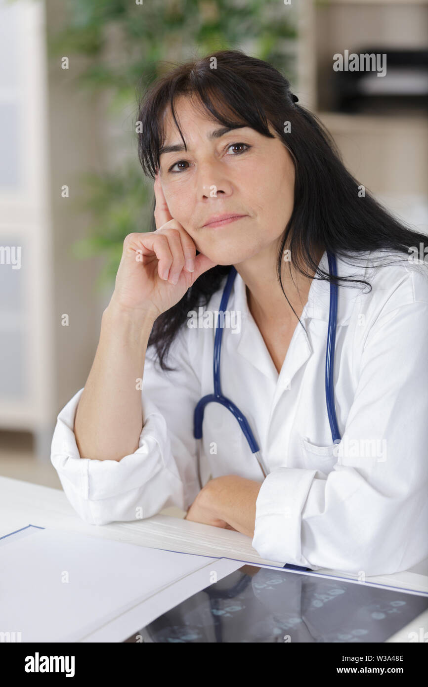 Female doctor patient german hi-res stock photography and images - Alamy