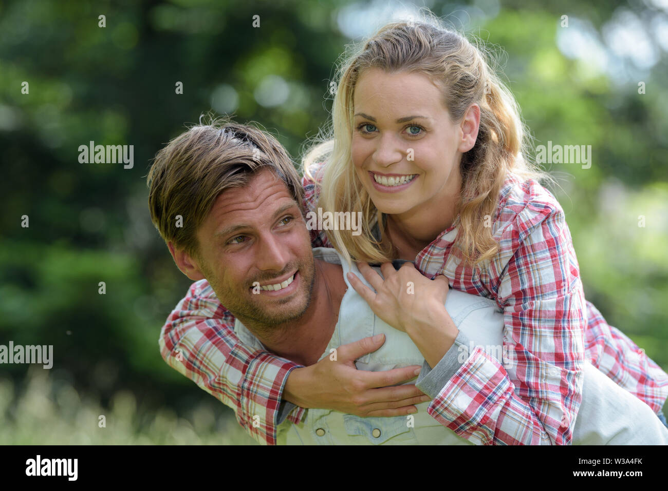 woman doing a piggyback ride Stock Photo - Alamy
