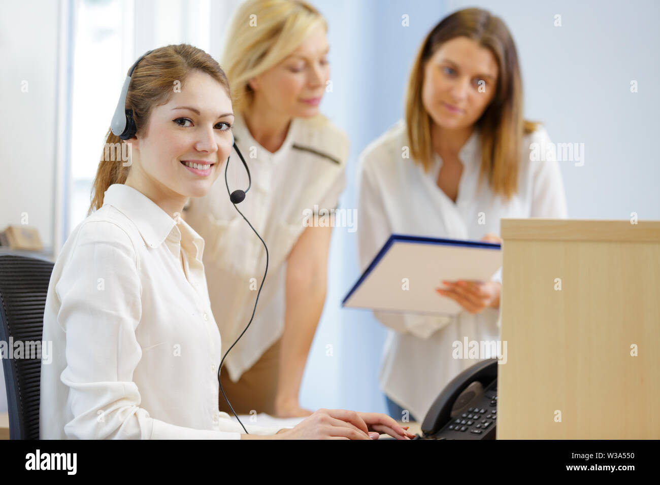 happy call center woman talking on the phone Stock Photo - Alamy