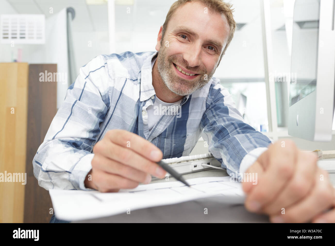 Leaning across hi-res stock photography and images - Alamy