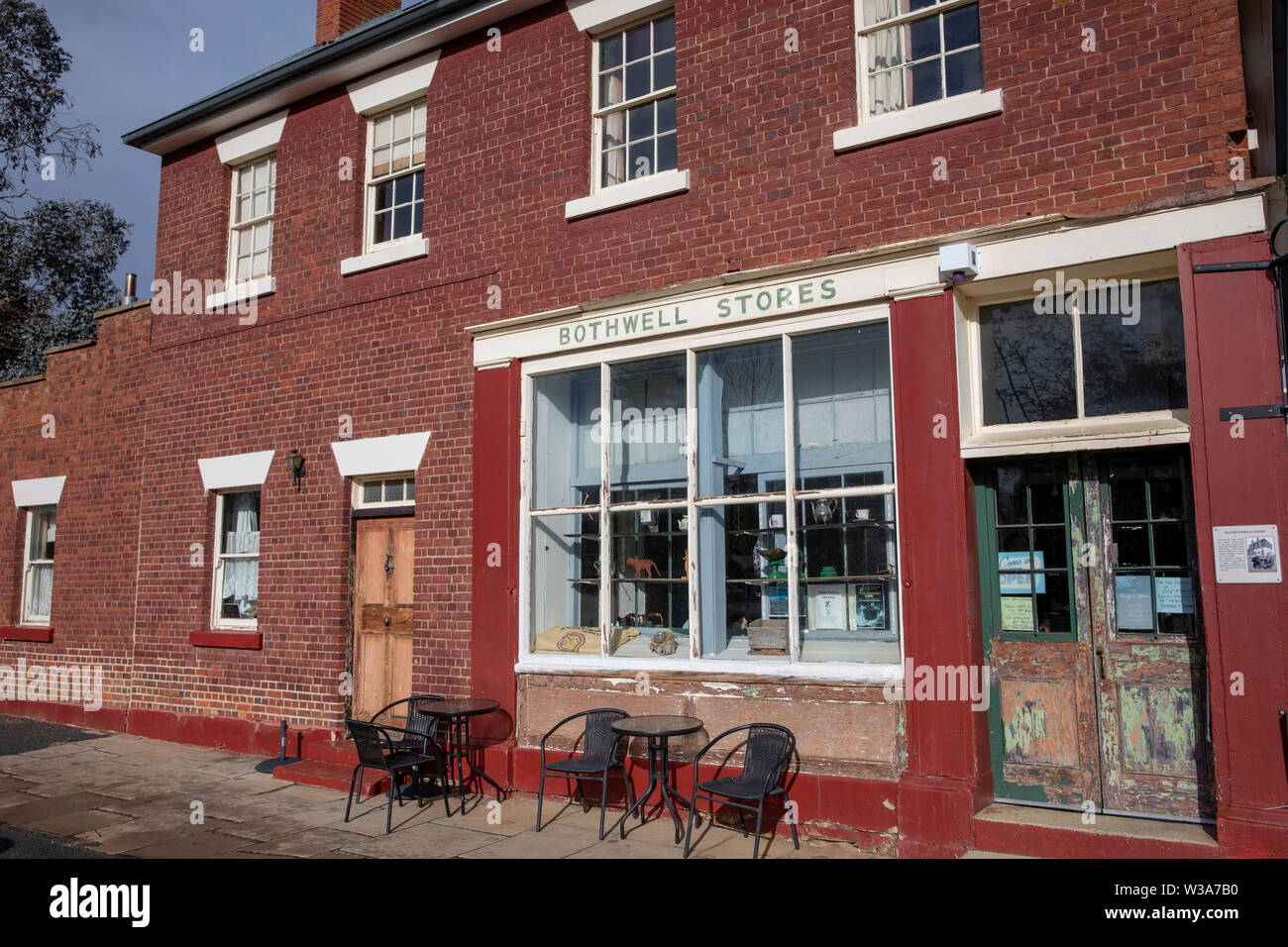 Traditional shopfront hi-res stock photography and images - Alamy
