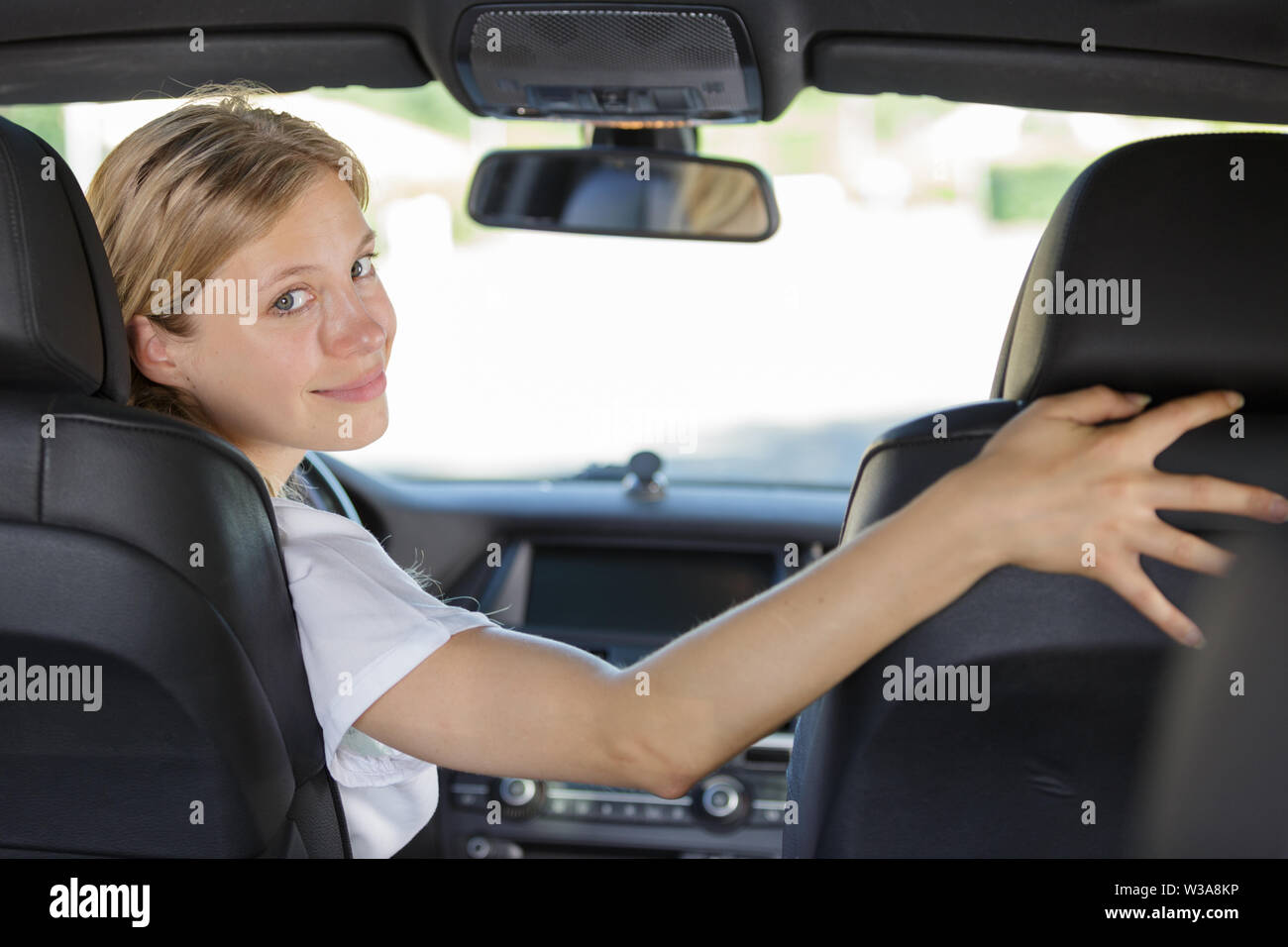 woman looking inside of a car Stock Photo - Alamy