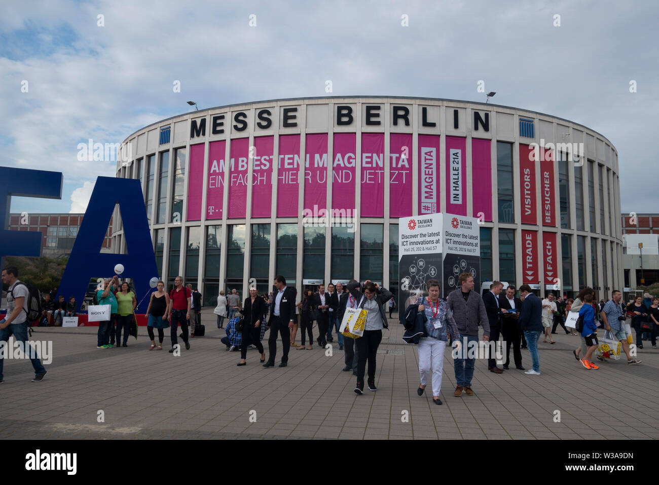 Ifa design hi-res stock photography and images - Alamy