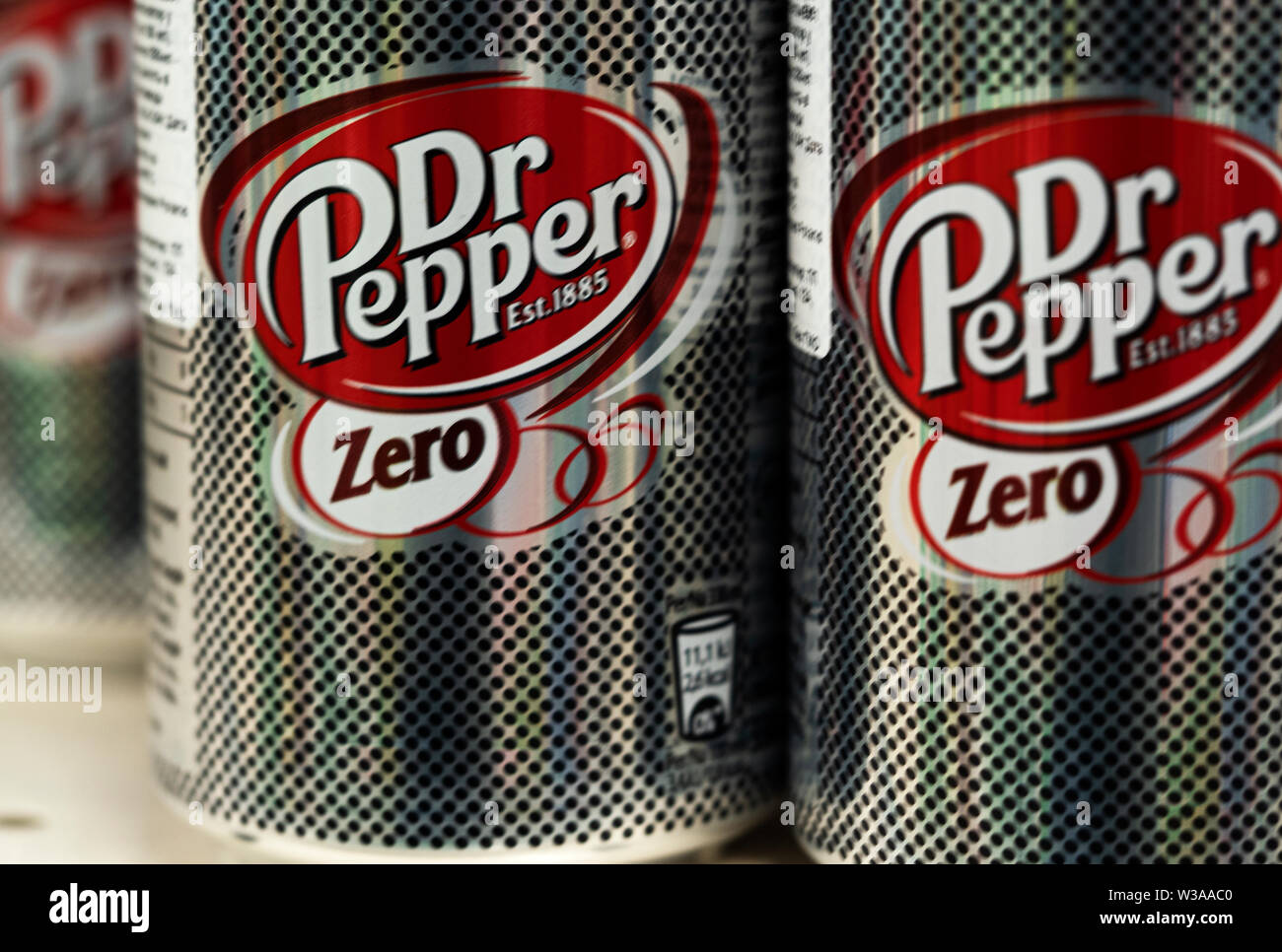 Dr. Pepper Zero soft drinks in can in store Stock Photo - Alamy
