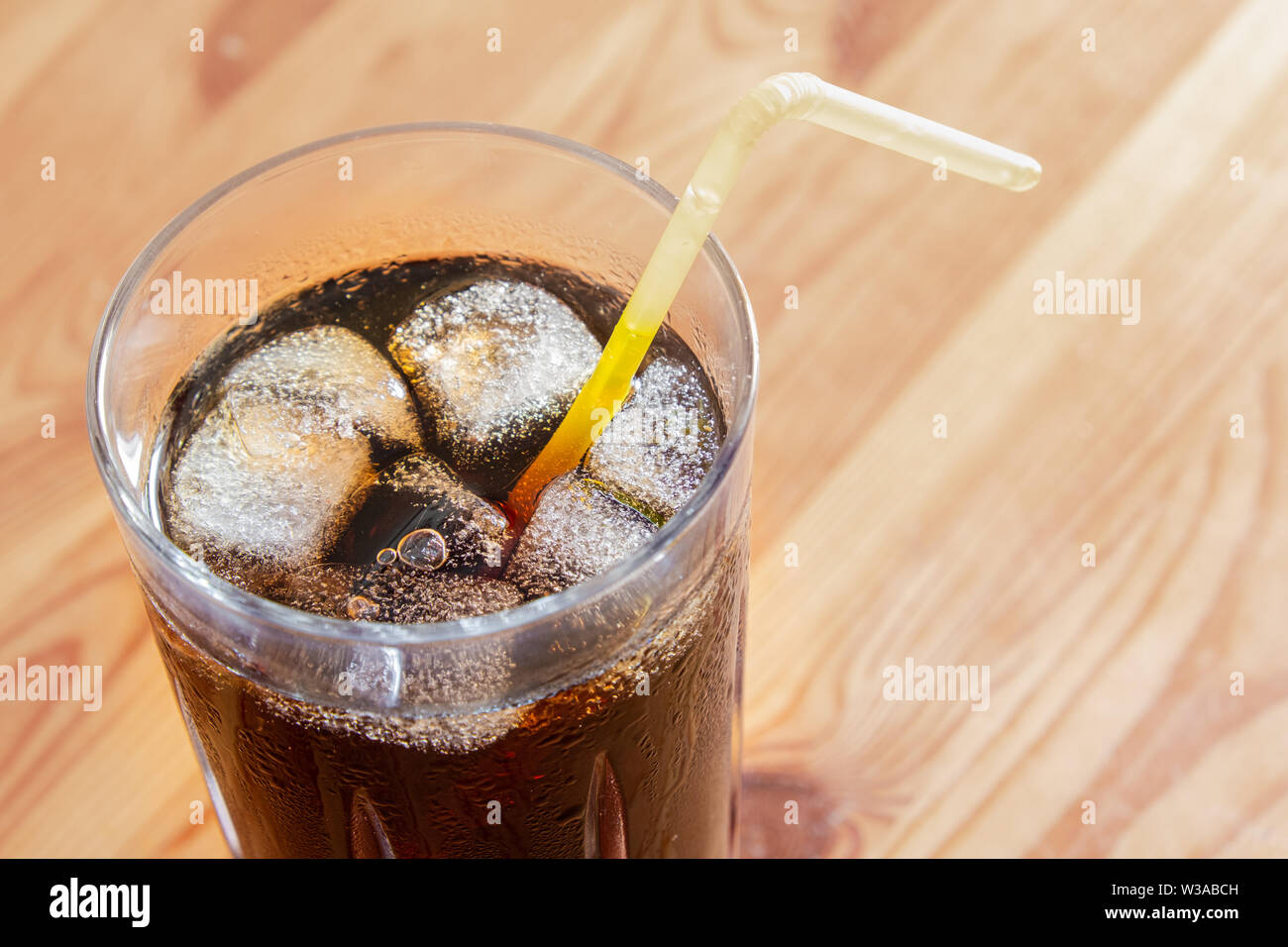 Fizzy drink in glass hi-res stock photography and images - Alamy