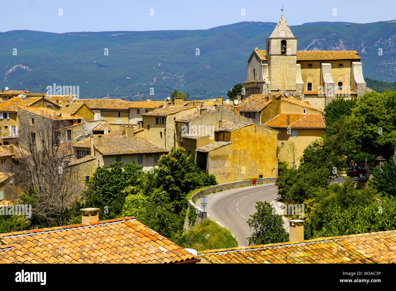 View at the village Saignon lockated on the rock in the Luberon ...