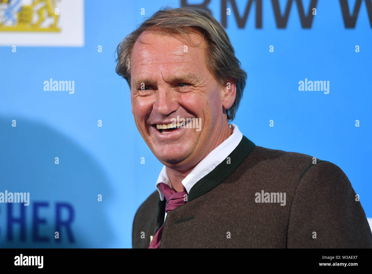 Markus WASMEIER (Ex Skirennlaeufer, Alpine Skiing), in Bavarian costume ...