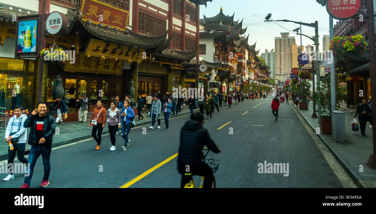 Chinese china shanghai streets hi-res stock photography and images - Alamy