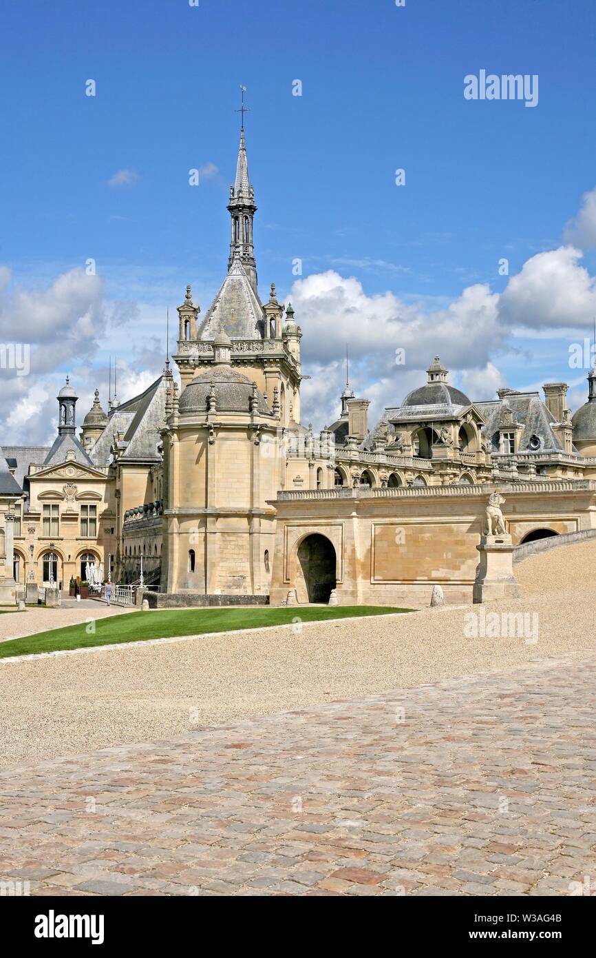 Chateau de chantilly in chantilly hi-res stock photography and images ...