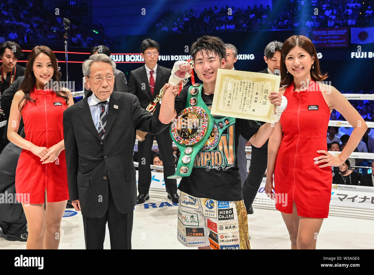 Ken Shiro of Japan celebrates after winning the WBC light flyweight ...